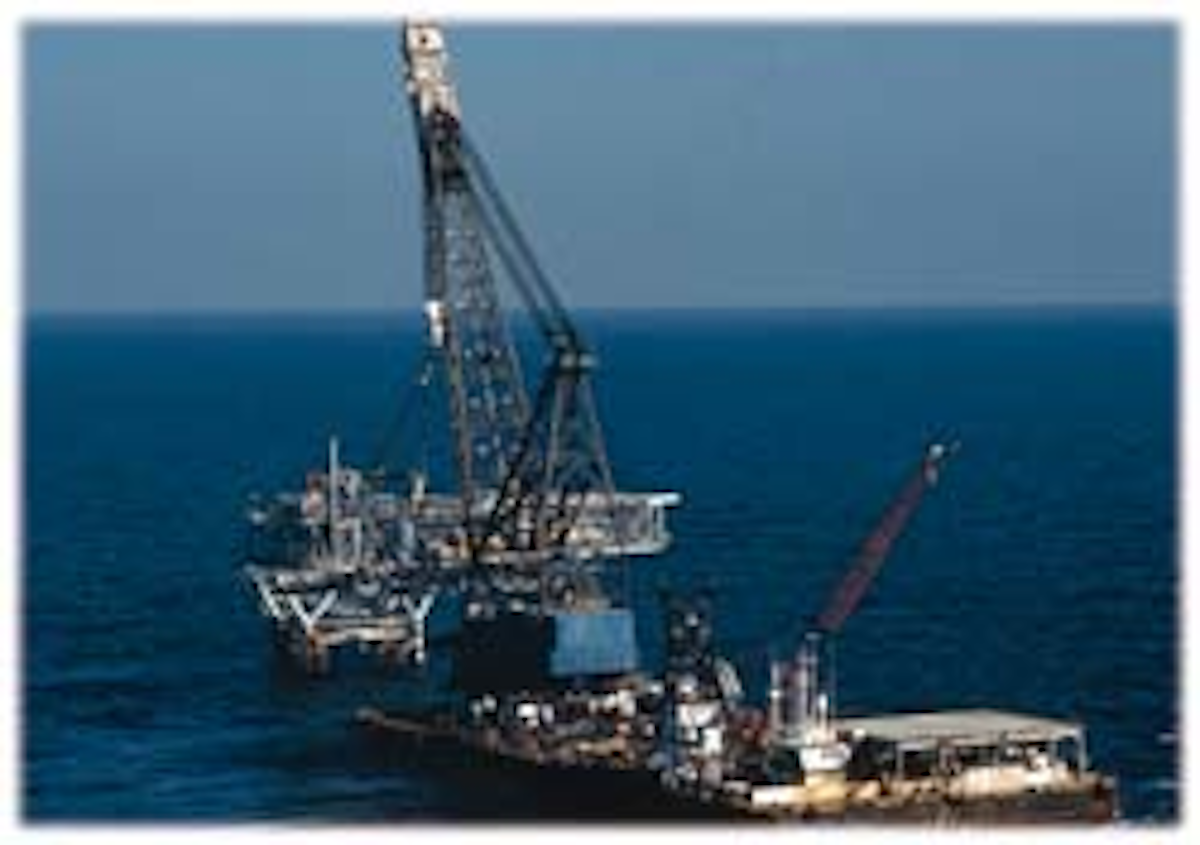 Gulf of Mexico platform, pipelay work heats up | Oil & Gas Journal