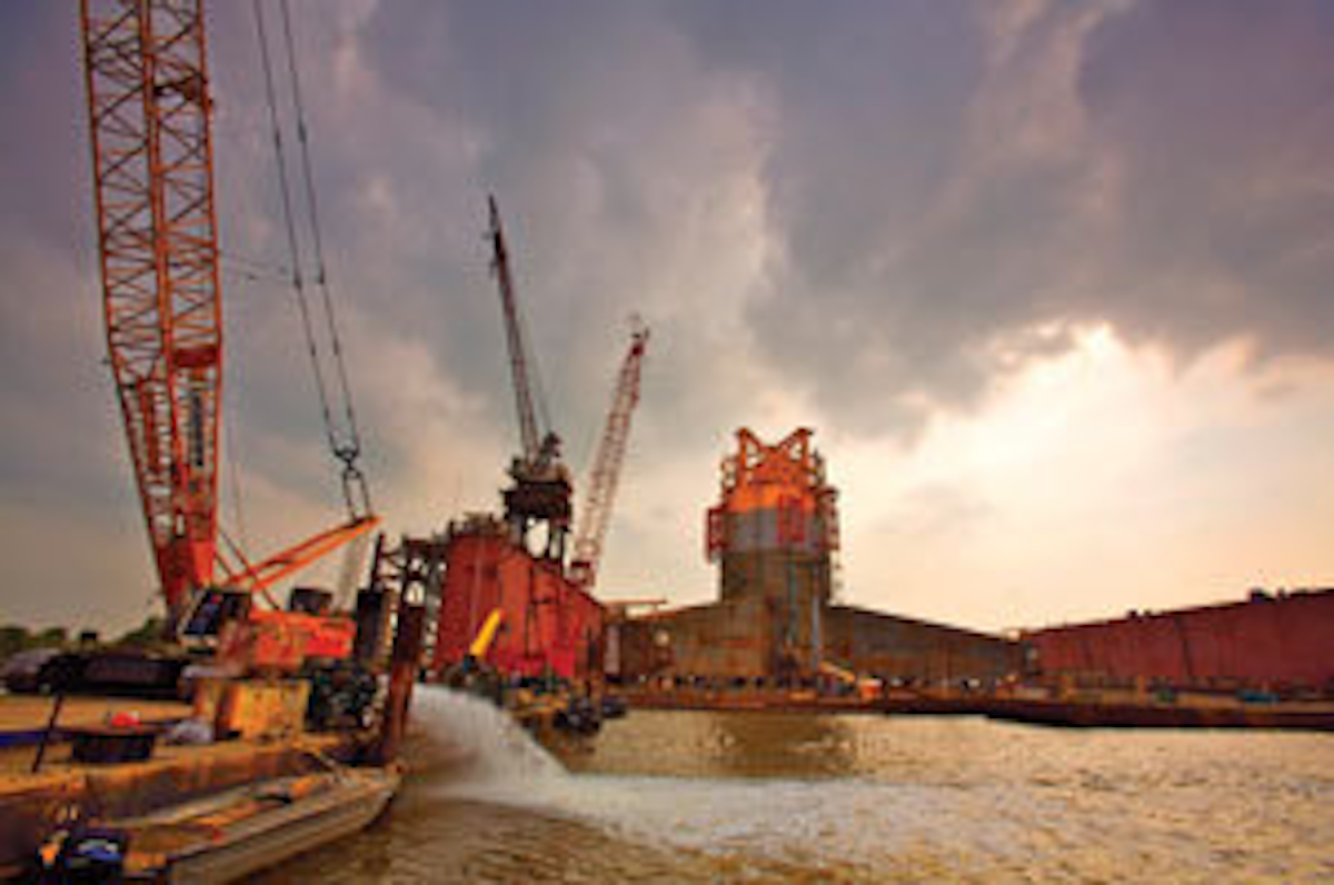 BHP Billiton’s Neptune platform sails out to gulf | Oil & Gas Journal