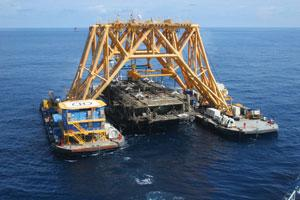 SPECIAL REPORT: Heavy-lift system retrieves hurricane-damaged topsides ...