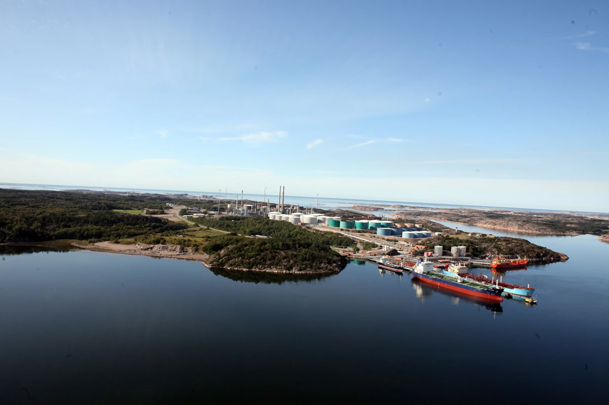 Swedish refiner, partner lets contract for new complex at Lysekil ...