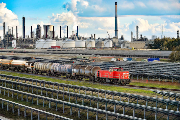 Shell lets contract for upgrade of Moerdijk ethylene complex | Oil ...